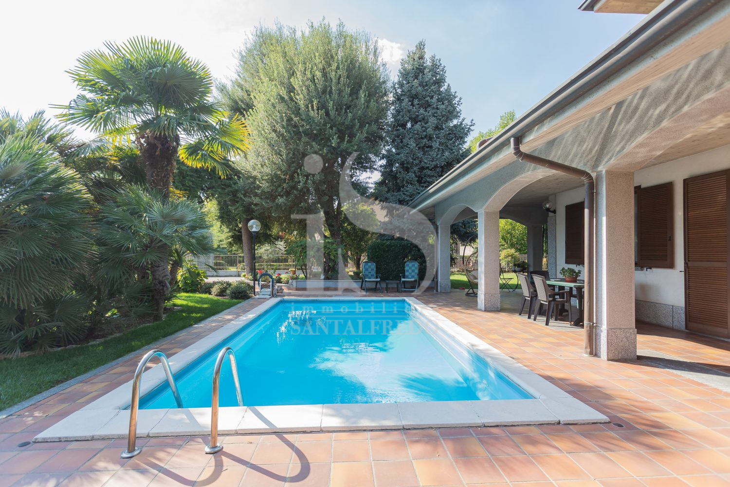 Villa con Piscina in Vendita Monza Brianza - Immobiliare Santalfredo