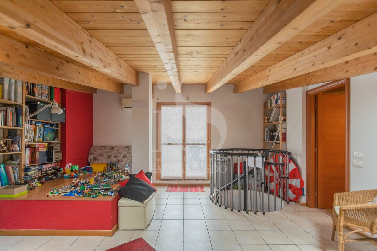 Concorezzo Via La Pira Casa con Terrazzo